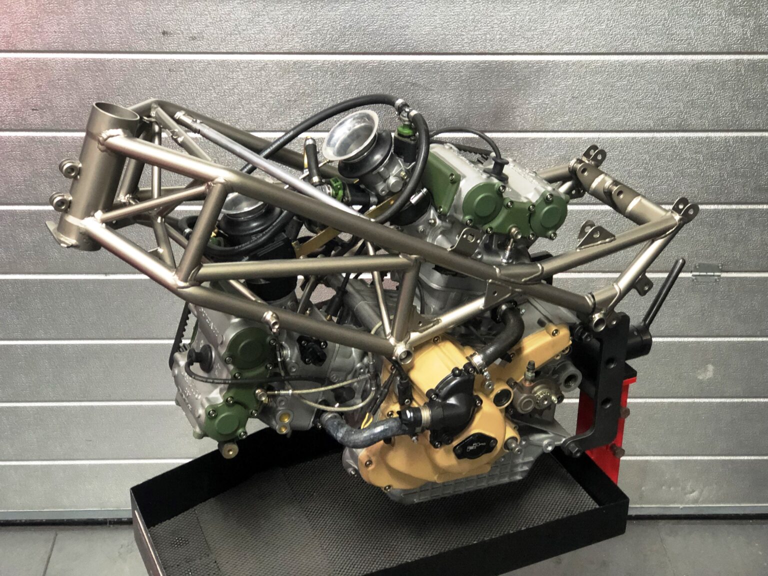 An original 1993/4 Ducati corse 926cc Ducati Coventry / JHP Racing ...