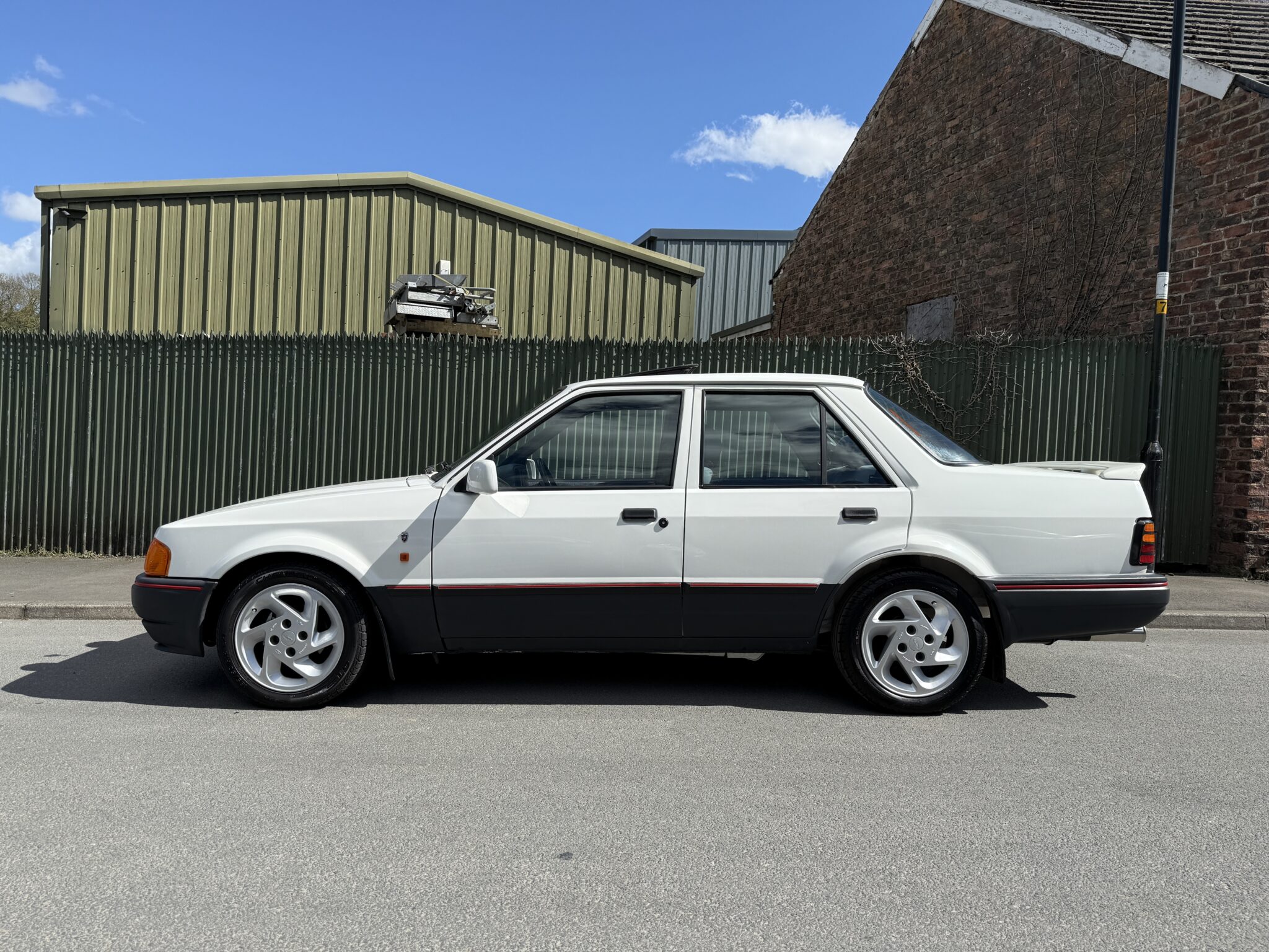 1988 Ford Orion MK2 1.6i Ghia - Yorkshire Classic & Sports Cars